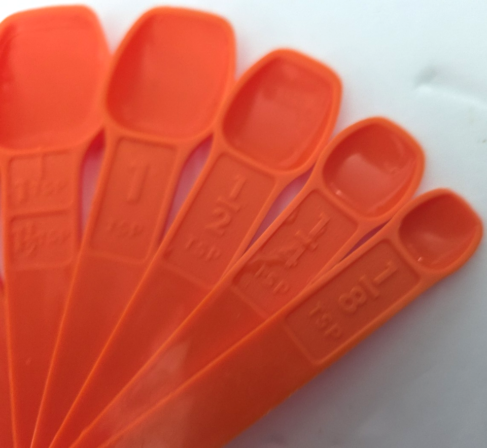 Vintage Set of 7 Tupperware Measuring Spoons Harvest Orange Spoons D ...