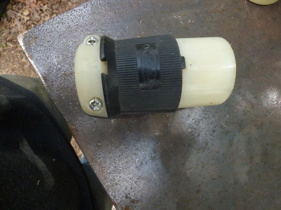 Hubbell Receptacle Connector NEMA L15-20 20a 250v 3ph 3P 4W Twist Lock ...