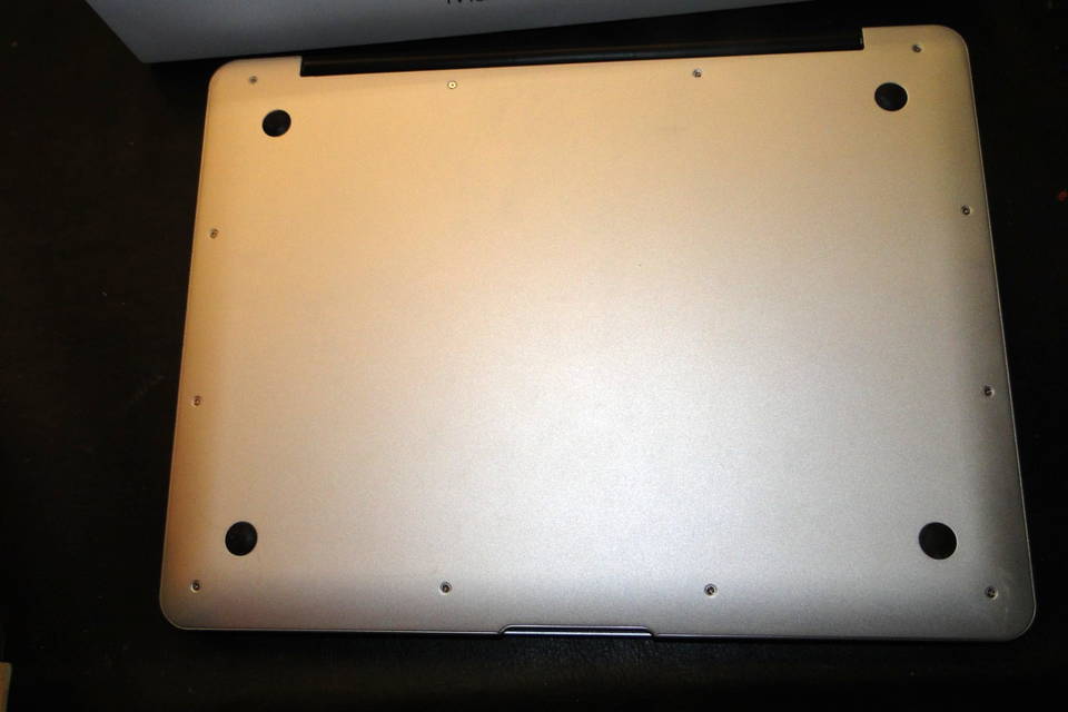 Apple MacBook Air 13" ? Silver FOR PARTS, No Screen, Only Cover and ...