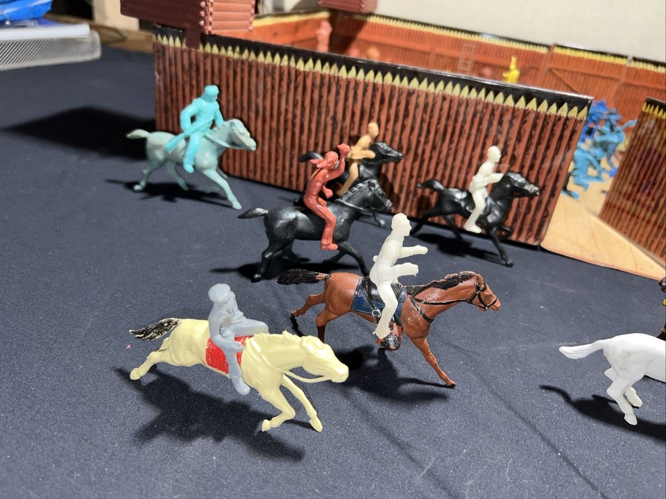 Vintage LOUIS MARX Fort Apache Carry-All Action Playset with ...