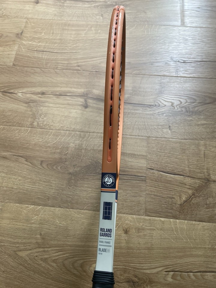 Wilson Blade 98 V7 16 x19 Roland Garros French Open Edition. Pre-owned ...