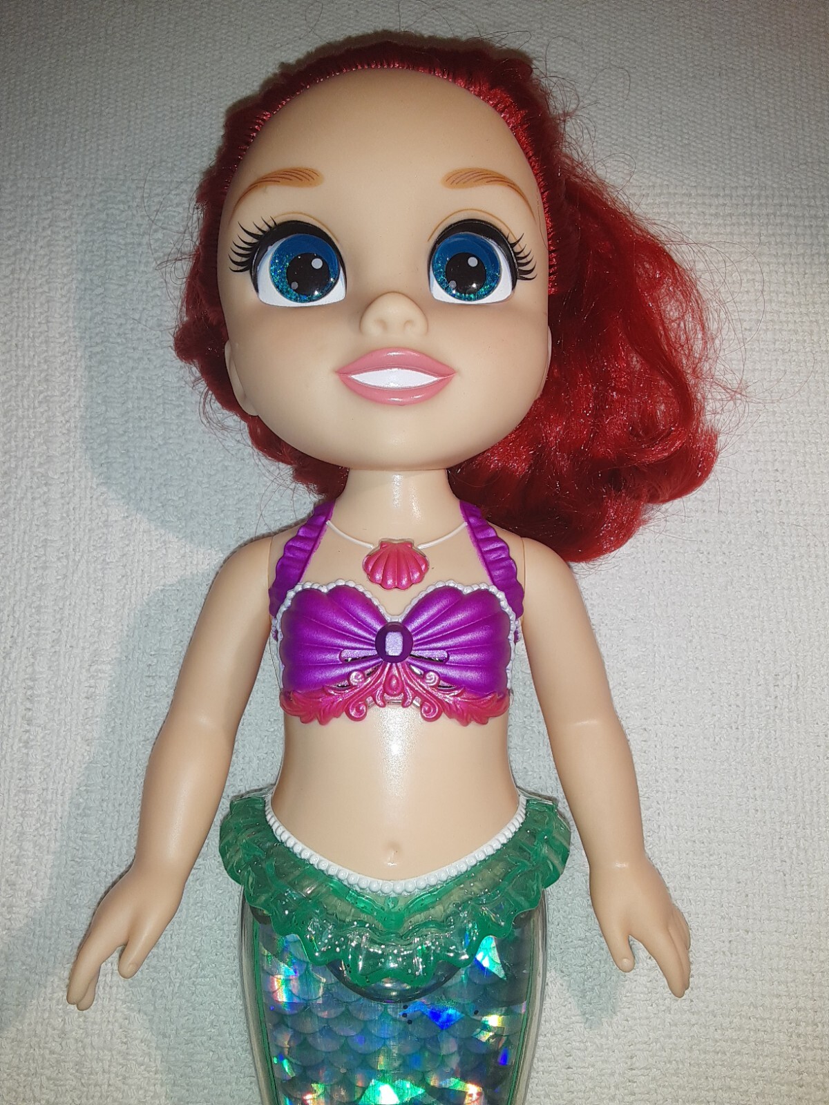 Disney Princess Ariel Singing And Talking Sparkle Tail Lights Up ...