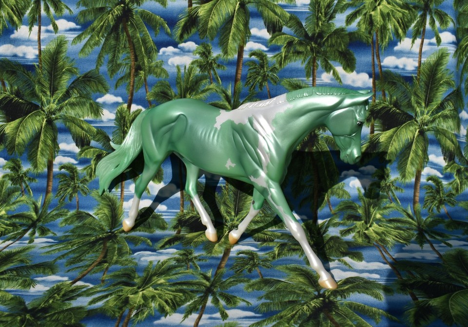 NEW Breyer MERRY DANCER 2025 Christmas Surprise Shimmery GREEN New In ...