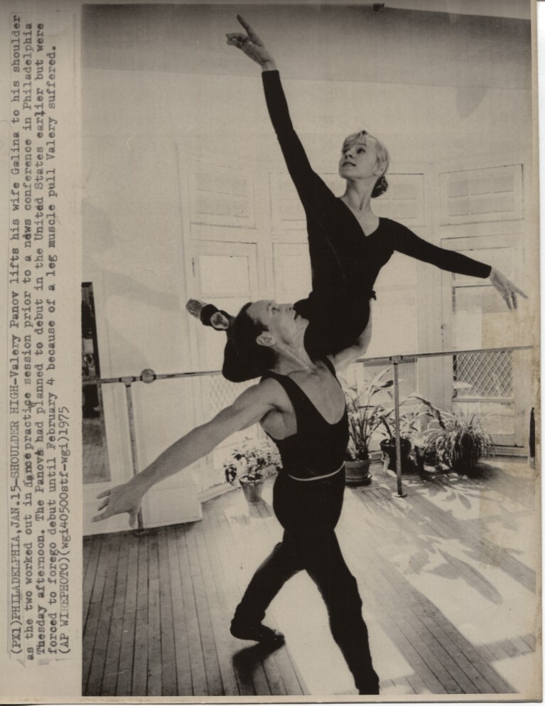 1975 Press Photo Ballet Dancers Valery Panov with Galina Panov Practice ...