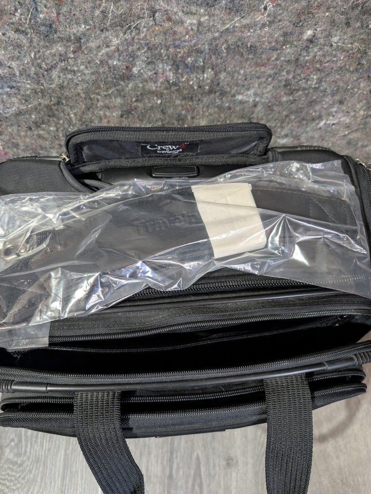 TravelPro Flight Crew 4 Black Wheeled Tote Luggage Rolling Carry-on 16 ...