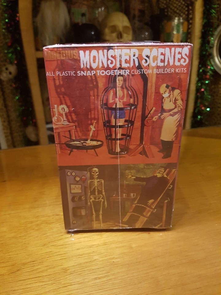 Moebius Monster Scenes VAMPIRELLA Plastic Model Kit 1/13 Scale | eBay