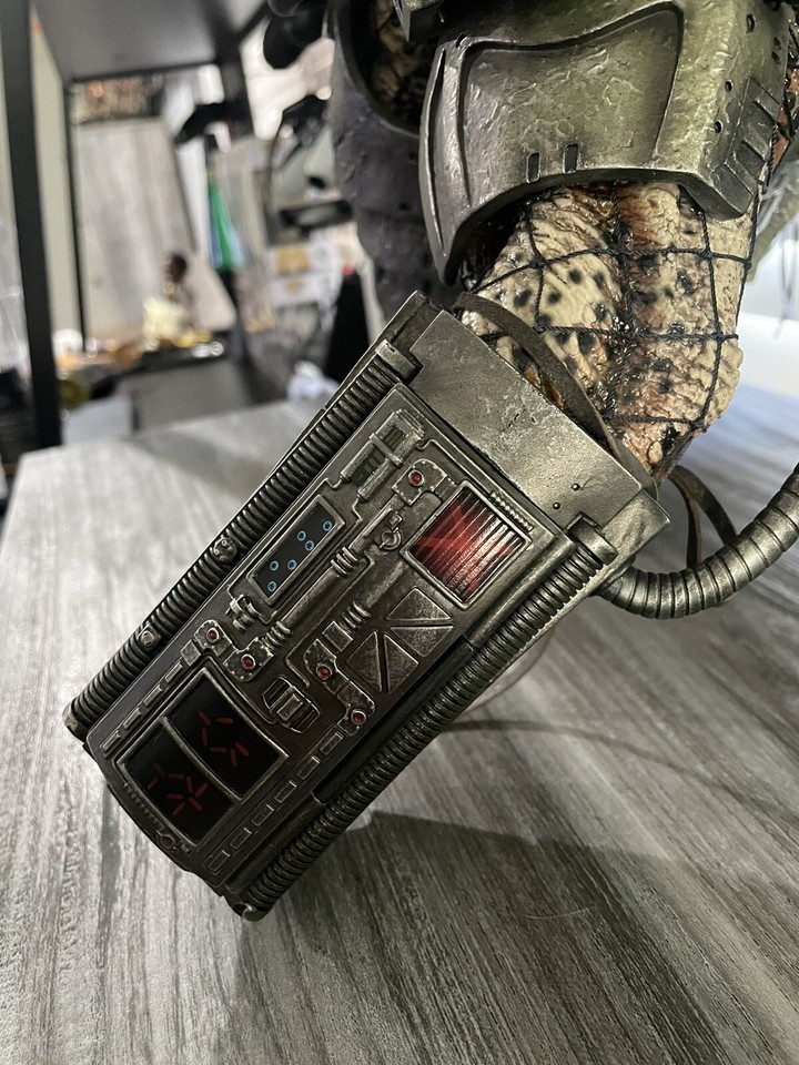 PRIME 1 STUDIO JUNGLE HUNTER PREDATOR TORSO AND GORT HEAD PORTRAIT | eBay