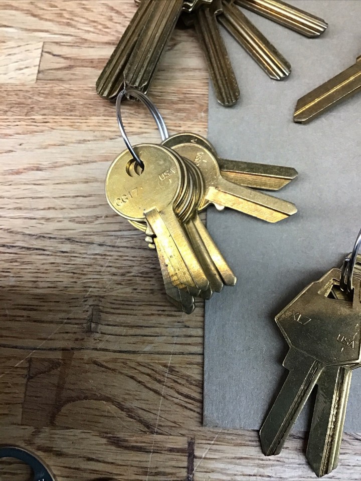 Large Lot Of (110) Key Blanks For Locksmith: M1,M10,M13,EZ1,WK2,Y13 Etc ...