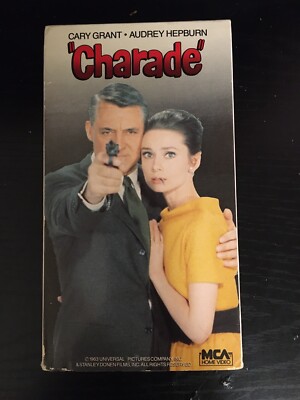VHS Charade MCA Home Video, Cary Grant, Audrey Hepburn, James Coburn ...