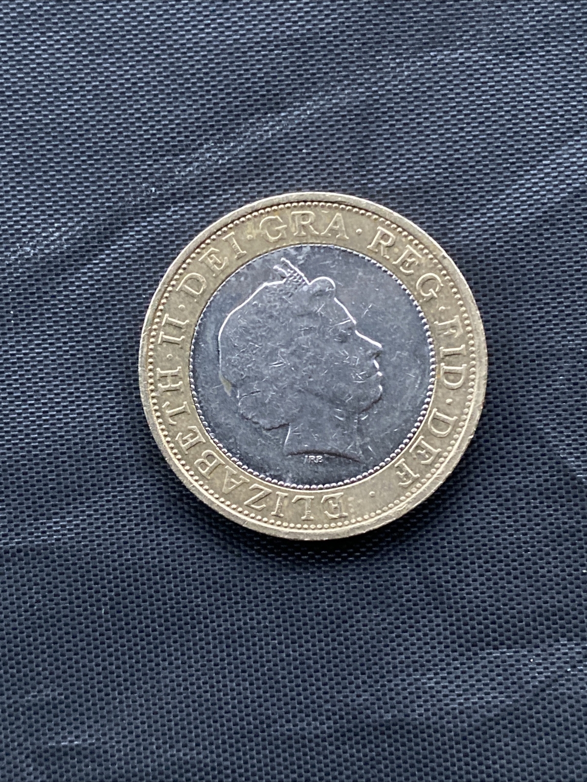 2001 Queen Elizabeth £2 TWO POUND COIN STANDING ON THE SHOULDERS OF ...
