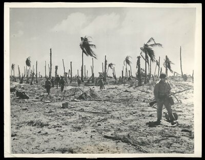 1944 WWII U.S. Marines take over Eniwetok Atoll Type 1 Original Photo ...