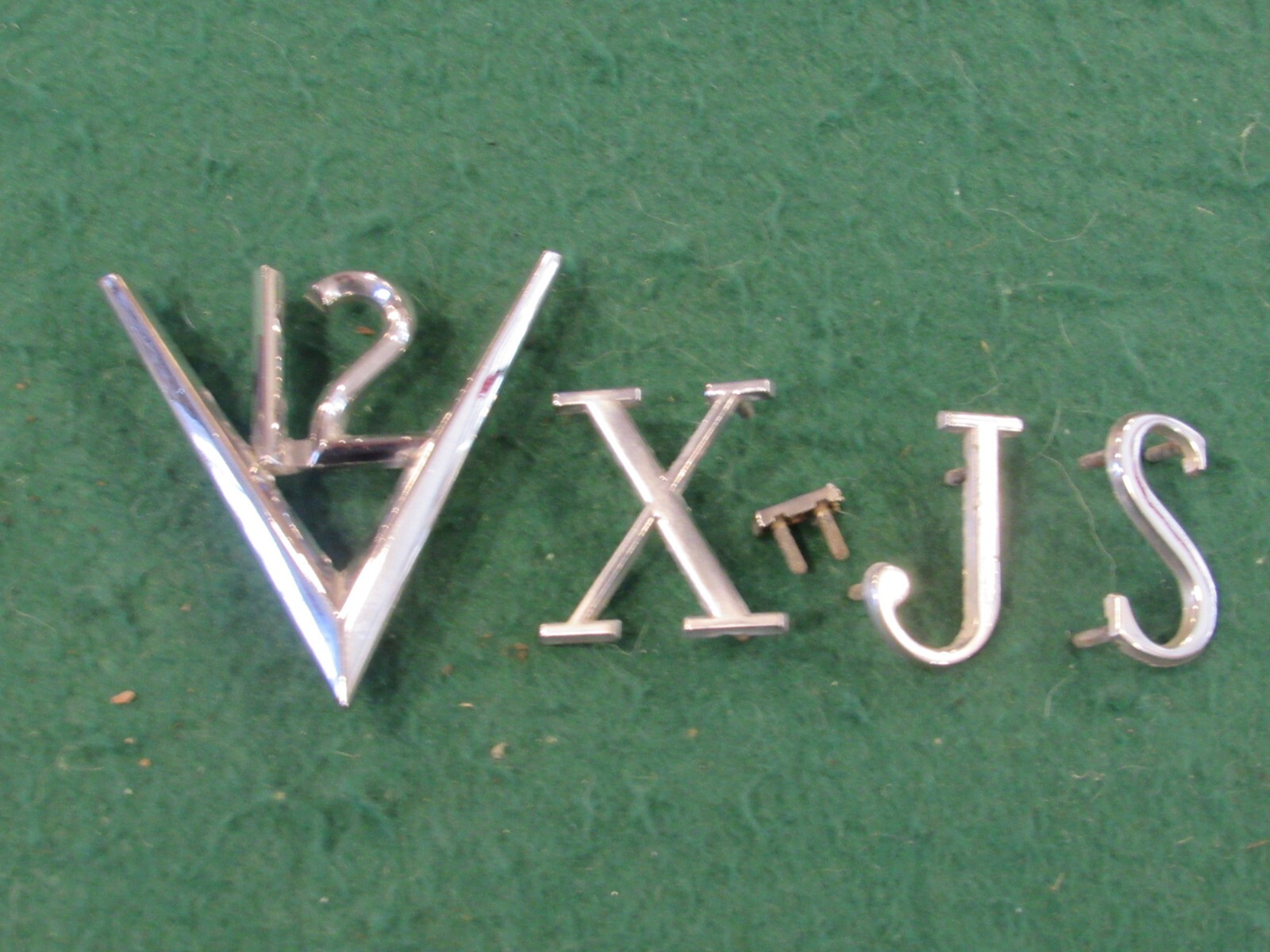 1976 Jaguar Chrome V12 V 12 XJS Trunk Emblem SET W Pins NICE Driver | eBay