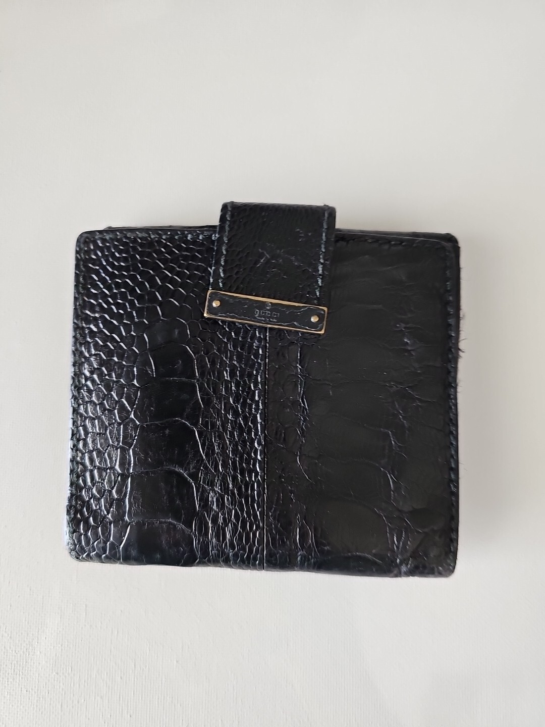 GUCCI Black Crocodile Leather Bifold Logo Plate ID Ho… - Gem