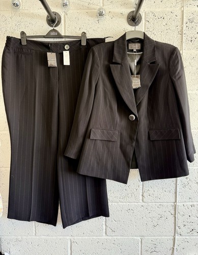 Ann Harvey New With Tags Black Pin Stripe 2 Piece Suit Set Size 20 ...
