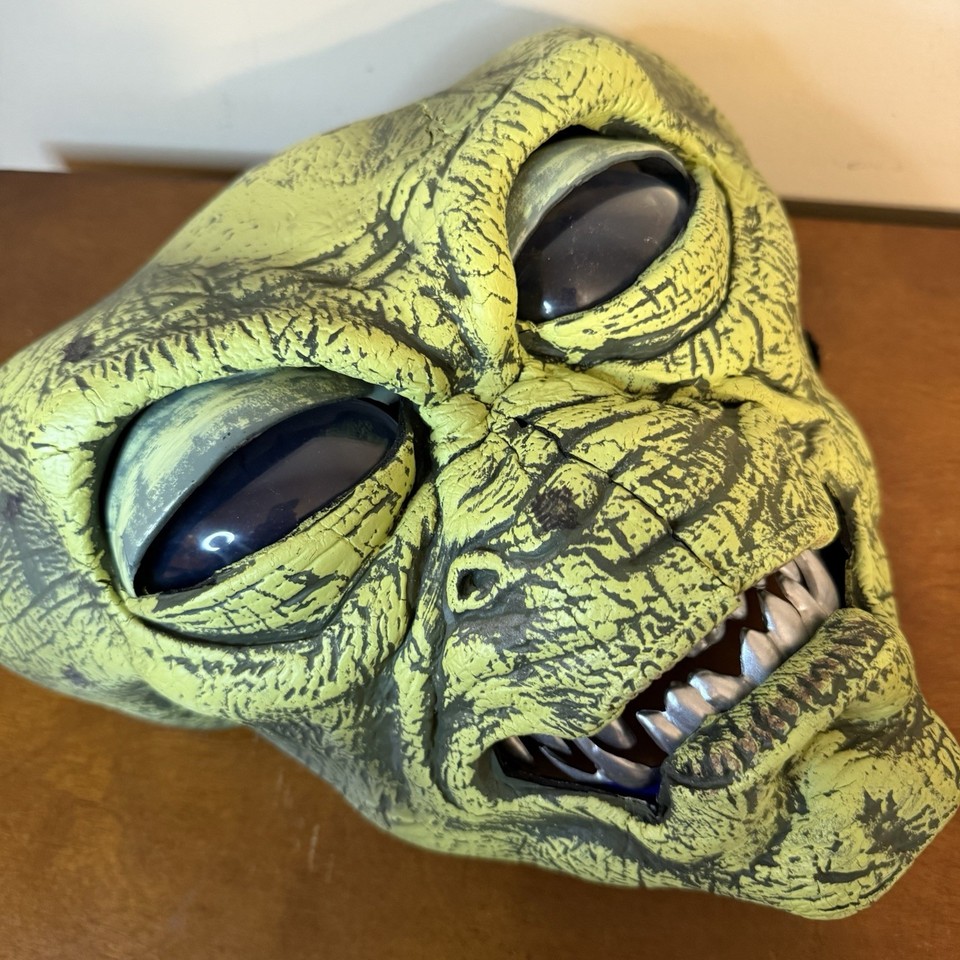 Alien Visitor Cosplay Predator Animotion Mask Green Bulge Eyes Area 51 ...