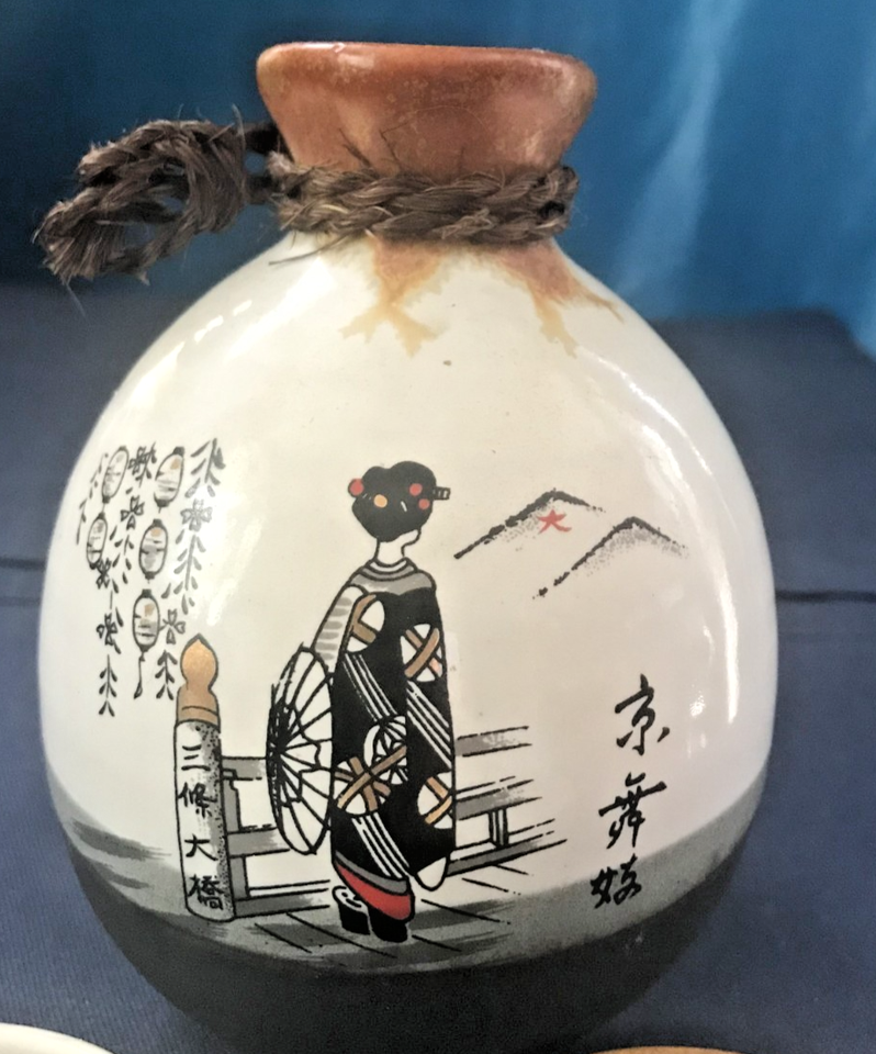 TOKKURI SAKE BOTTLE WITH 2 OCHOKA SAKE TEA CUPS, GEISHA DESIGN ...