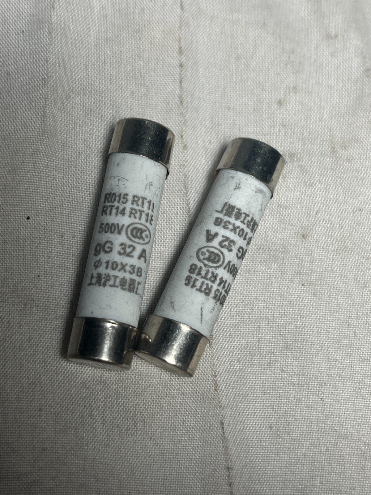 LOT OF 2 FUSES R015 RT11 RT14 RT18 gG 500V 16A Bouchons De Bouteille | eBay