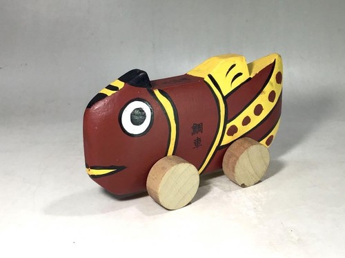 Sea bream carvings, Kagoshima Shrine, wood carvings, dolls, local fish ...