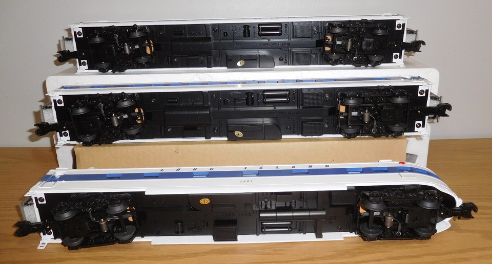 MTH 20-65201 LONG ISLAND LIRR 70' STREAMLINED O SCALE PASSENGER TRAIN 5 ...