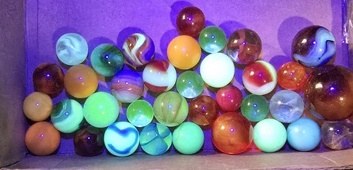 Mixed Lot Of 35 Vintage UV Reactive And Uranium glass Marbles. great ...