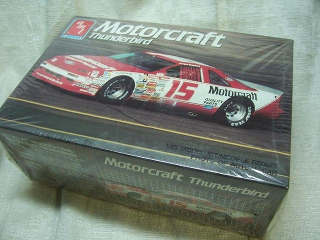 MOTORCRAFT Thunderbird NASCAR Model Kit 1 25th Scale AMT ERTL for sale ...