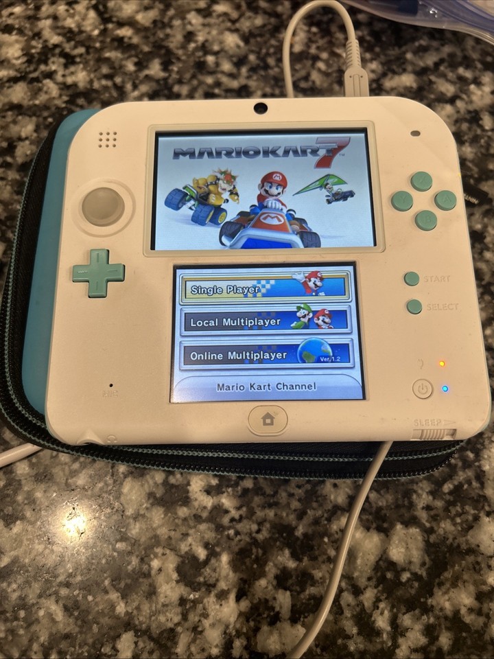 Nintendo 2DS White & Green Console + Games Mariokart 7, Little Pet Shop ...