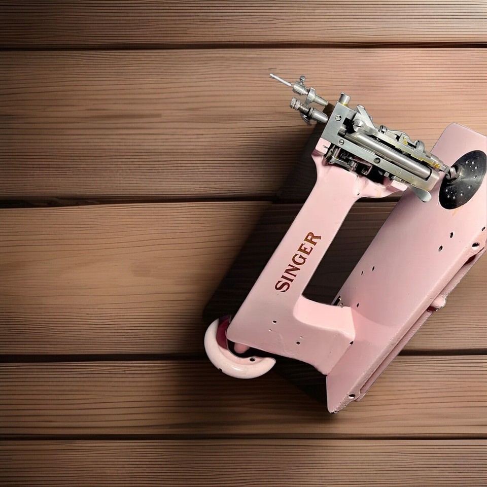 Singer 114w103 Chain stitch & Moss Stitch Embroidery Machine + table ...