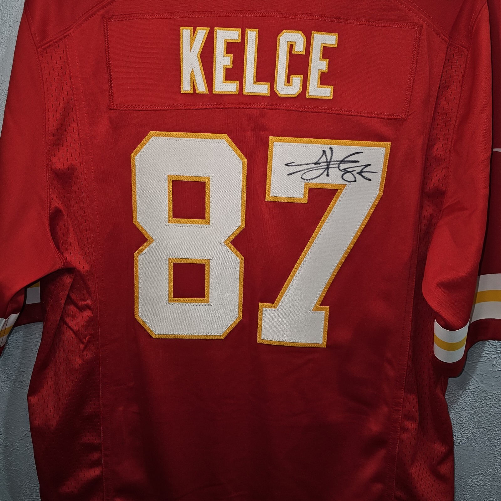 Travis Kelce Autographed Memorabilia | Signed Photo, Jersey ...