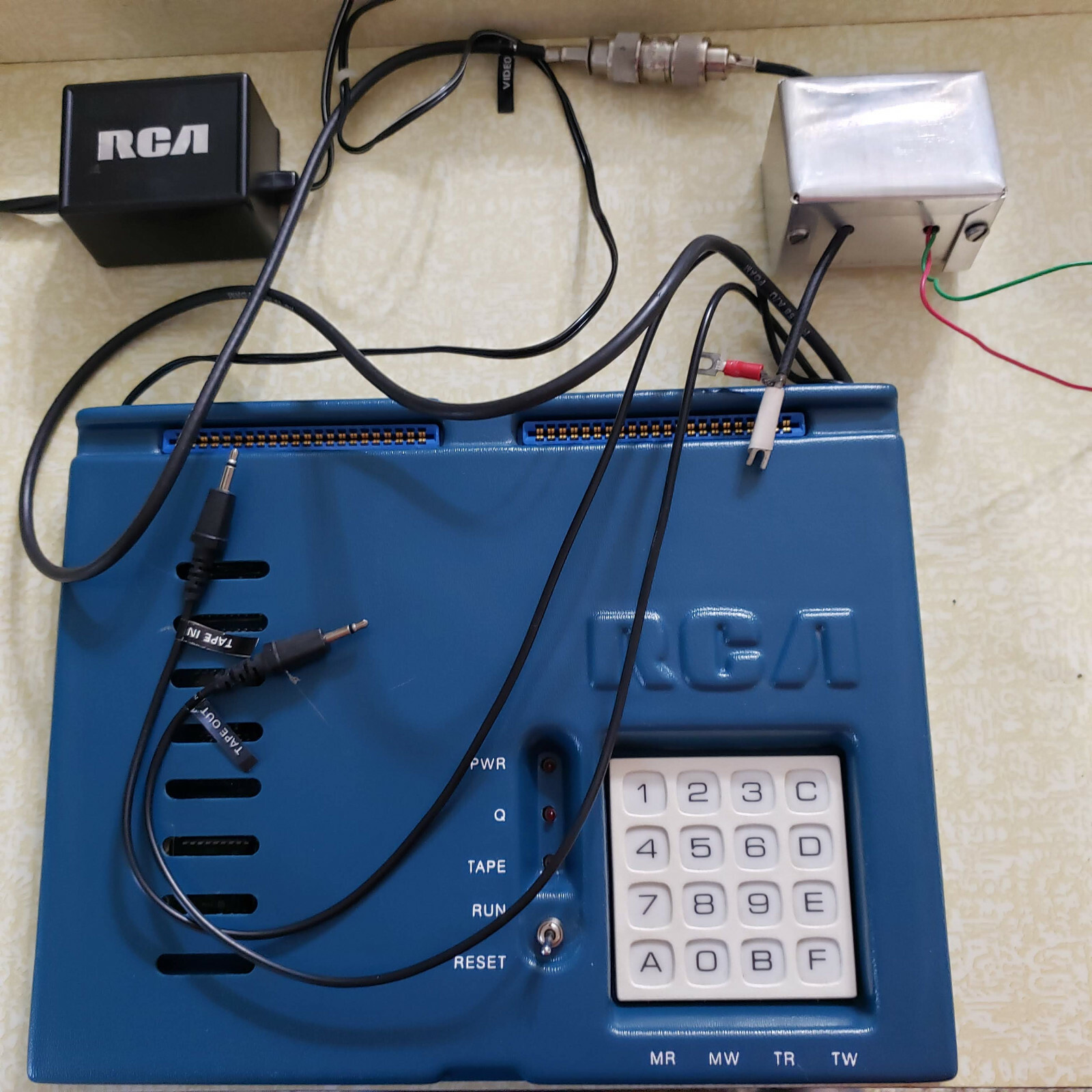 COSMAC VIP-inspired hexpad : MechanicalKeyboards