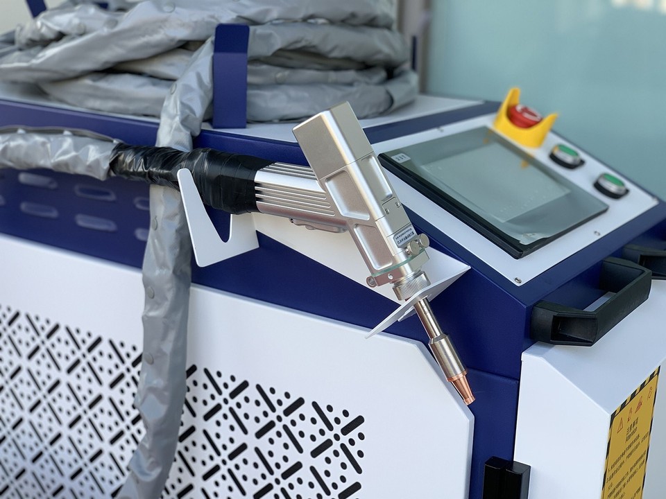 Handheld Metal Stainless Steel Aluminum laser welding gun head with ...