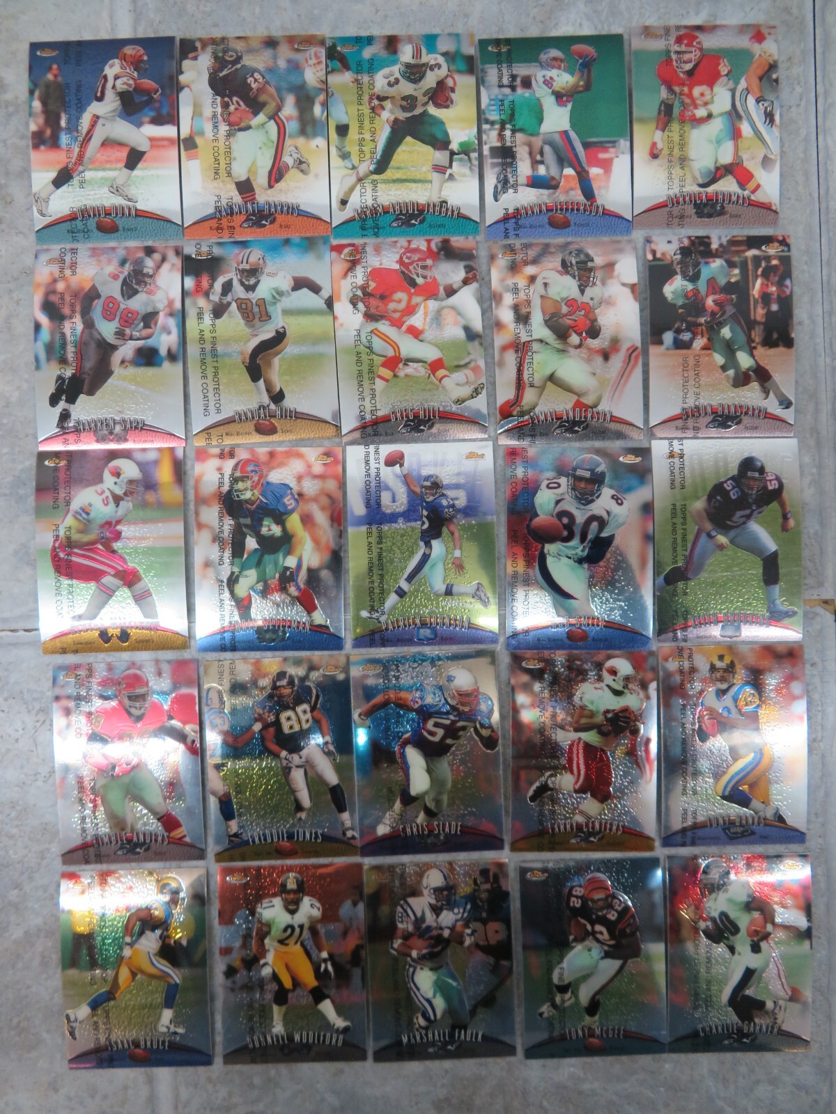 Lot Of 25 1998 TOPPS FINEST FOOTBALL CARDS (Issac Bruce, Faulk, Sapp ...