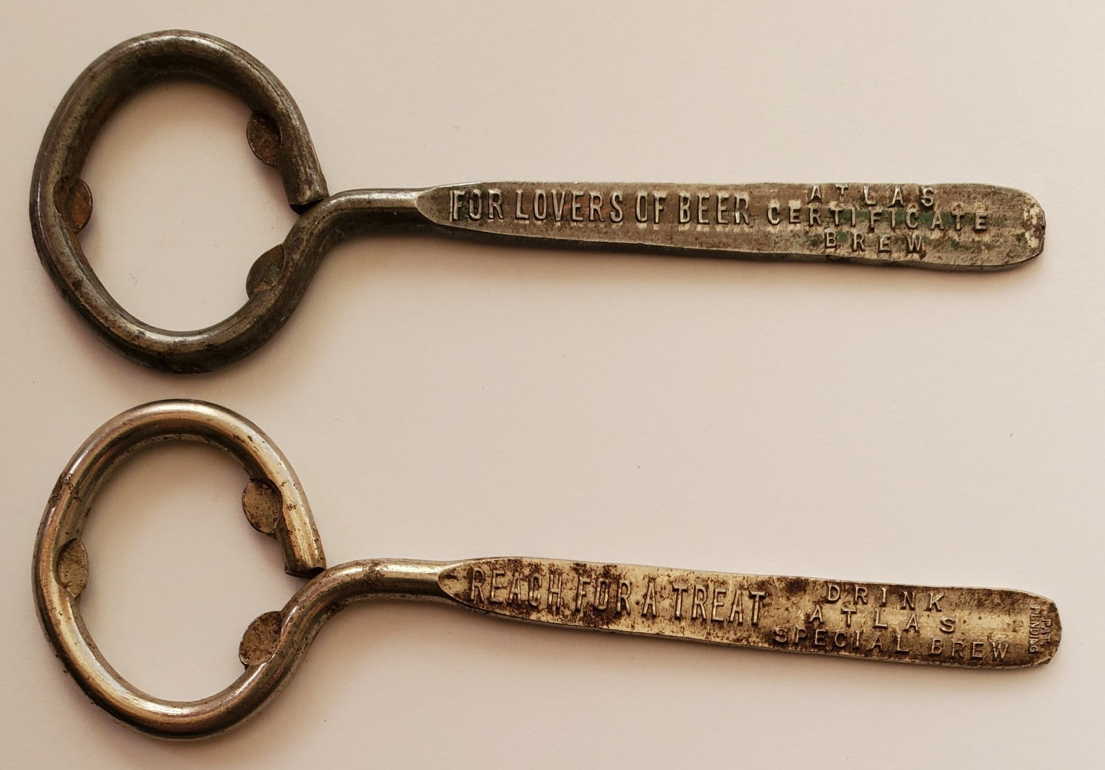 2 DIFF. CHICAGO ILL. BREWING ALE BEER SODA POP BOTTLE CAP LIFTER WIRE ...