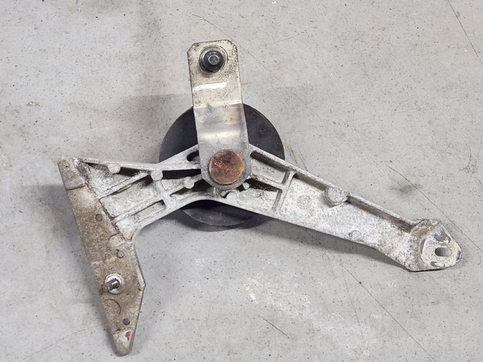 93-97 Camaro Trans Am LEFT DRIVER SIDE WINDSHIELD WIPER ARM BRACKET 96 ...