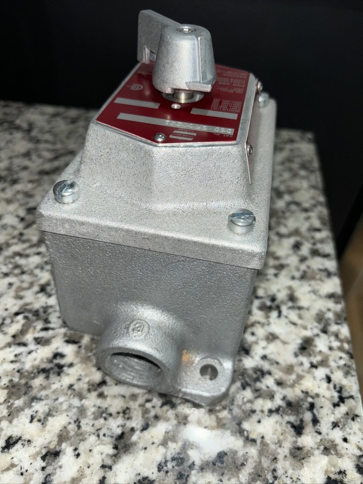 Eaton C-H Selector Switch. Hazardous Areas. DSD-SR30221 Ships Free. | eBay