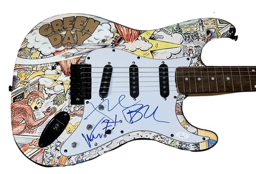 Green Day Signed Strat Guitar Mike Dirnt Tre Cool Billie Joe Armstrong ...
