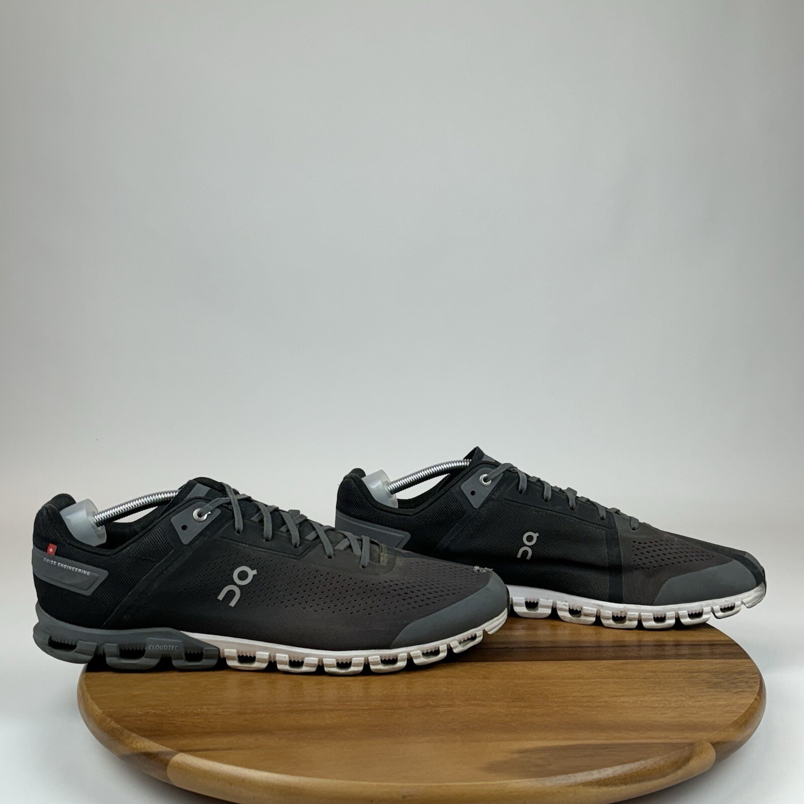 Mens On Swiss Engineering Cloud Flow Gray Athletic Ru… - Gem