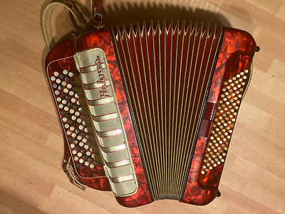 HOHNER MAESTRO III, KNOPFAKKORDEON B-Griff, 5-reihig 3-chörig, mit ...