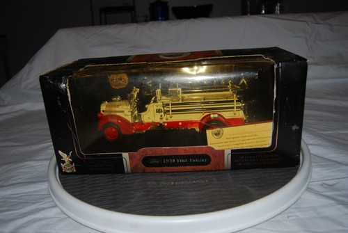 Road Signature 1938 Ford Fire Engine / Fire Truck - Red - 1:24 Scale | eBay