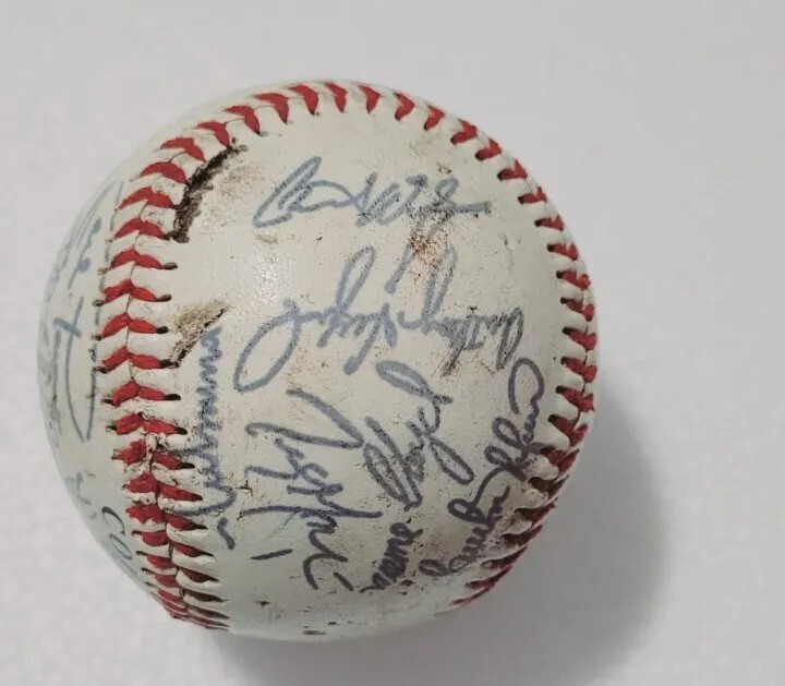⚾🧢Autographed Collectors Baseball Signed Over 25 Signatures MLB ⚾ 🧢 | eBay