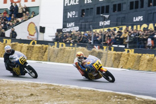 Mick Patrick Coppock Suzuki leads Bernie Toleman Suzuki 1976 Motorcycle ...