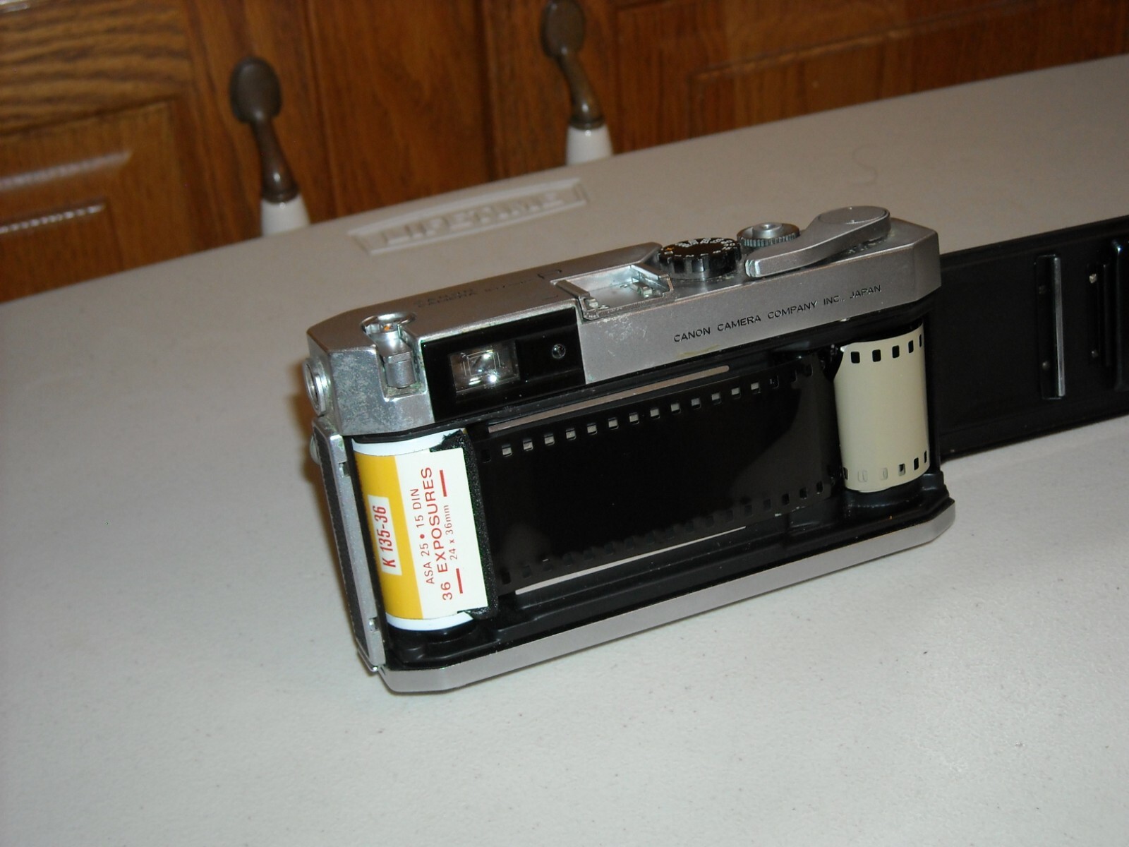 Canon P Rangefinder Film Camera 50mm f/1.8 From JAPAN + ORIGINAL CASE ...