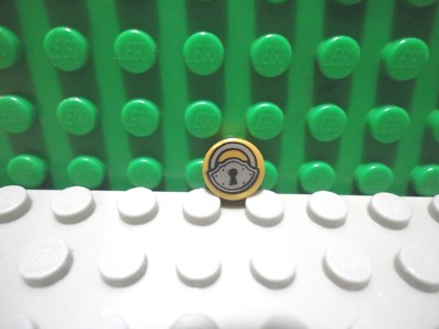 Lego 1 Pearl Gold 1x1 Round Tile Silver Padlock NEW | eBay
