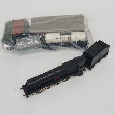 Tri-ang Miniature Model Trains Princess Elizabeth 46201 And Cargo Carts ...