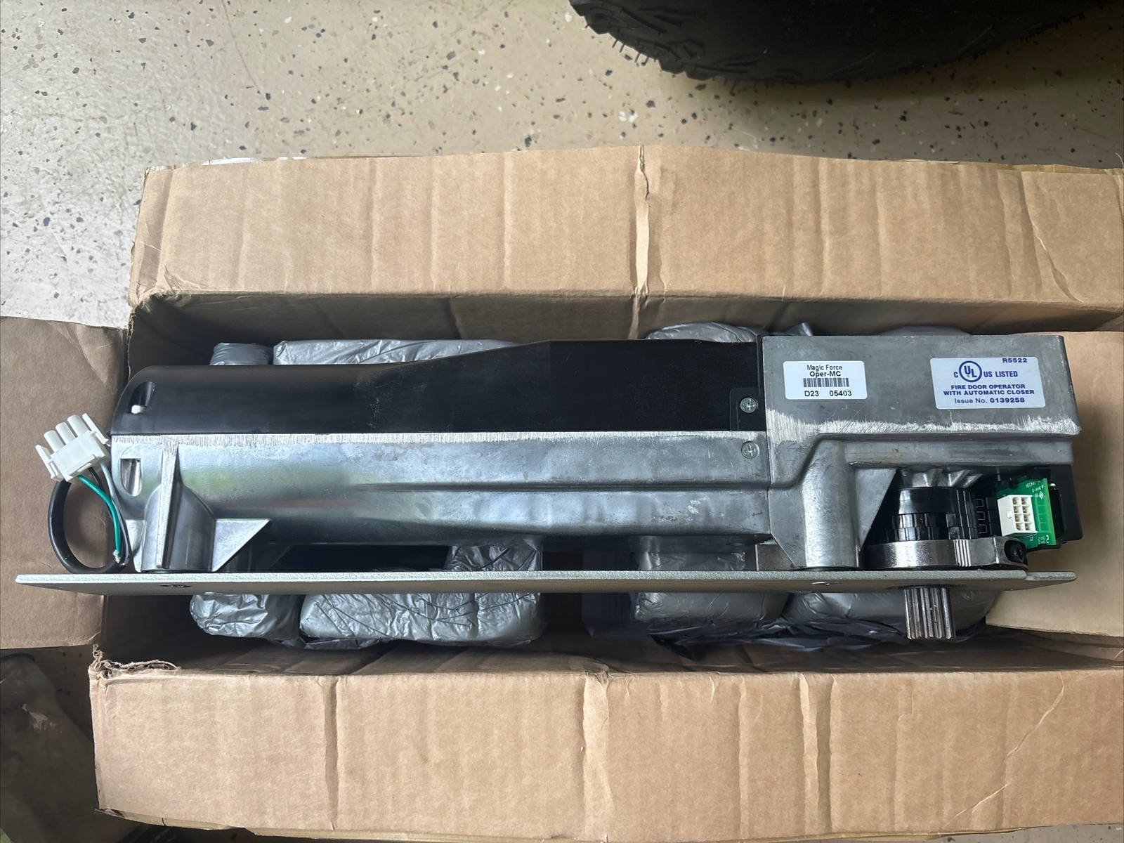 Stanley Magic-Force™ Automatic Swing Door Operator R5522 Oper-MC Operator