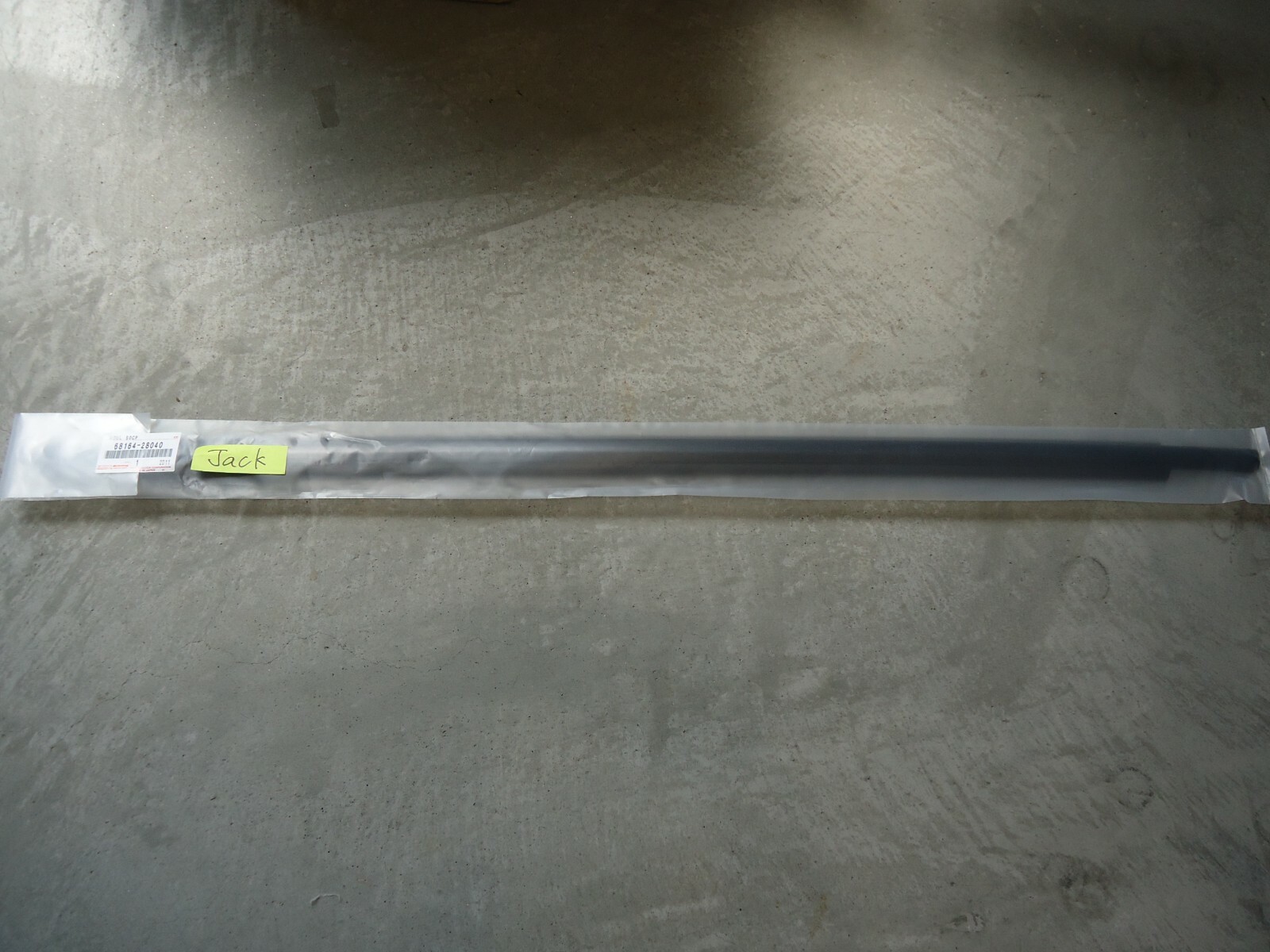 TOYOTA GENUINE OEM WEATHERSTRIP REAR DOOR GLASS OUTER LH 68164-28040 | eBay