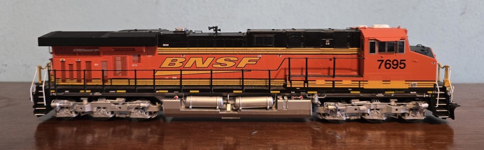 Overland Models HO Brass OMI #AA-1263-1 BNSF ES44DC #7695 Golden BNSF ...