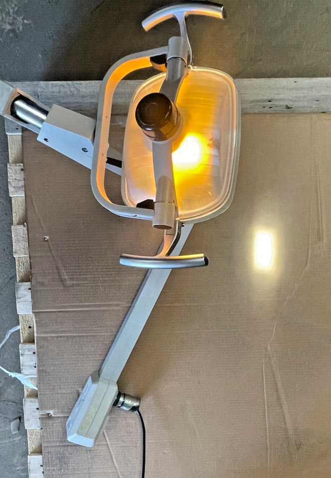 ADEC 6300 Dental Examination Post Mount Light (120, 50/60, 1.25) | eBay
