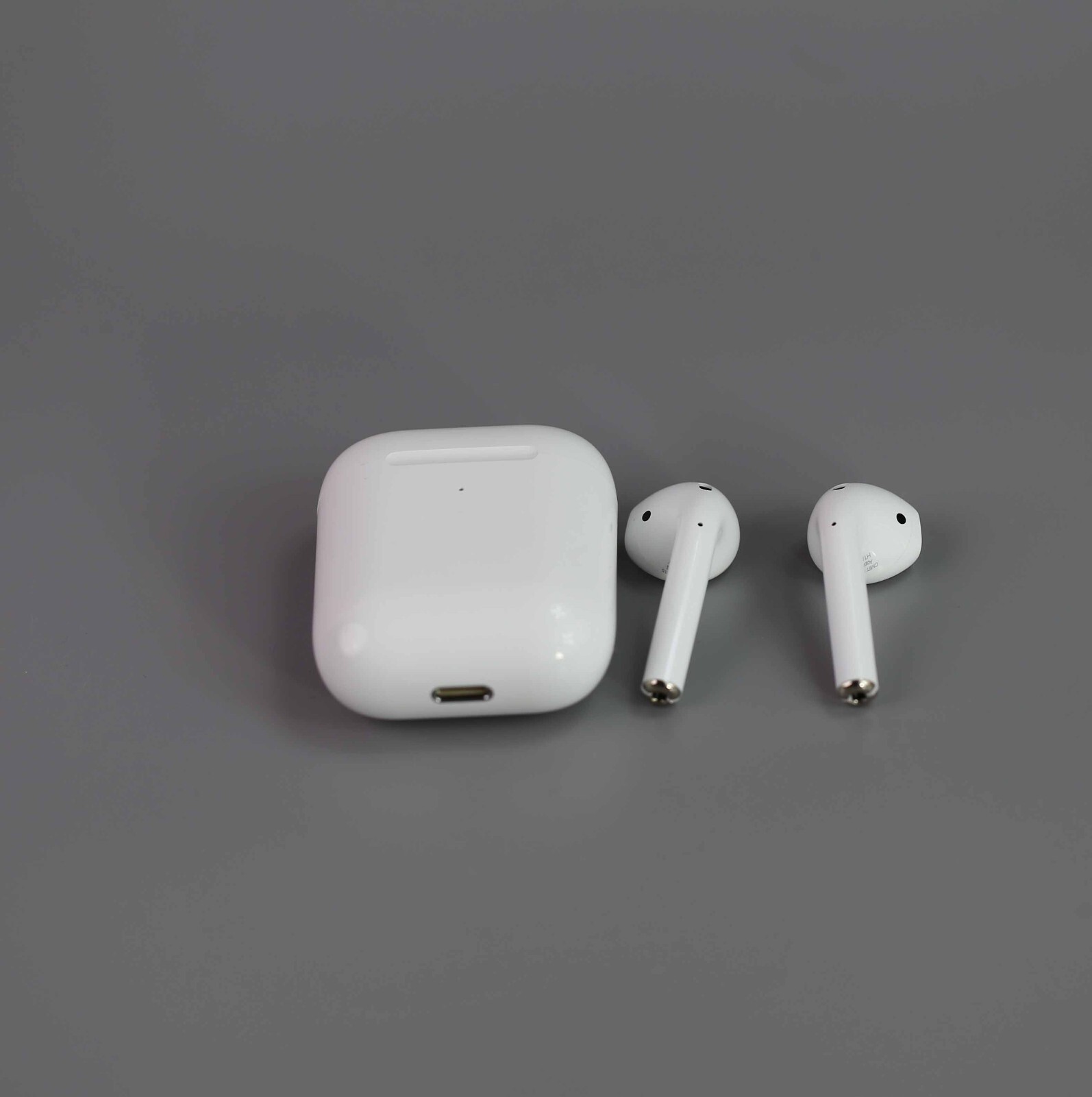 Apple AirPods 2nd Generation With Earphone Earbuds & Wireless Charging Box