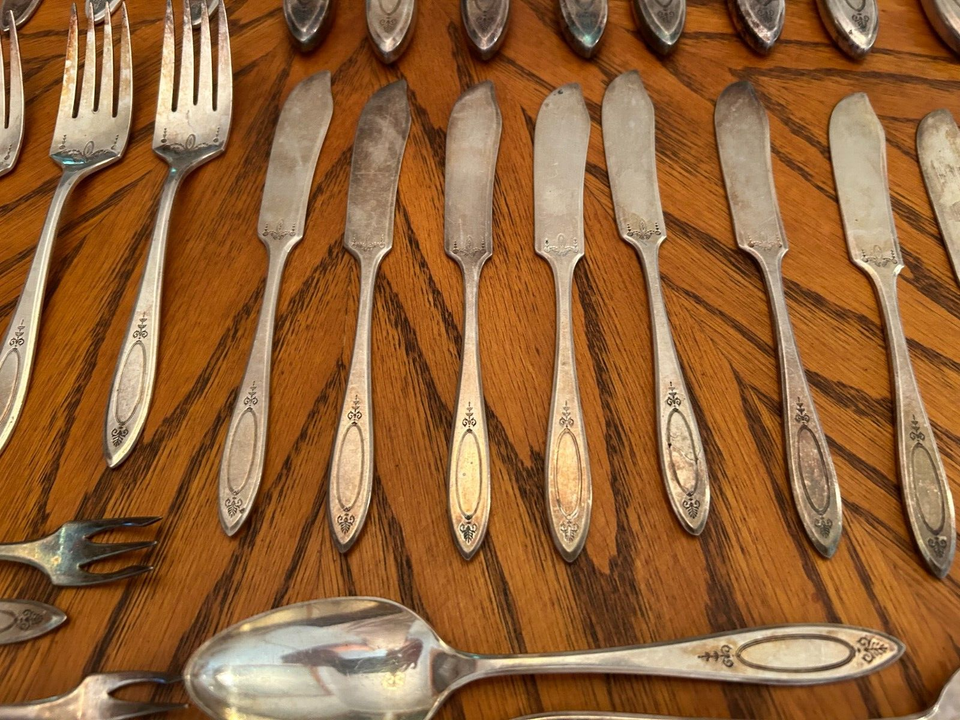 67-Piece Vintage Oneida Community Silverplate Flatware Set – Matching ...