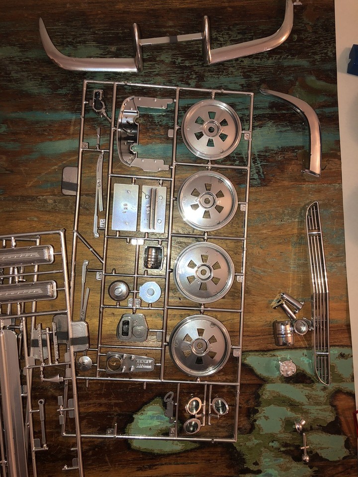 Vintage Monogram 1965 Corvette Sting Ray 1/8 Deluxe Model Kit MADE USA ...